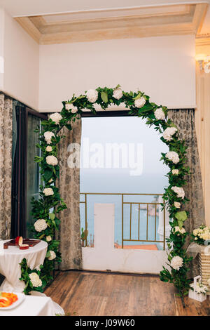 Wedding Arch inside restaurants Stock Photo - Alamy