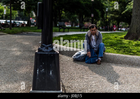 Homeless woman in Washington DC Stock Photo - Alamy