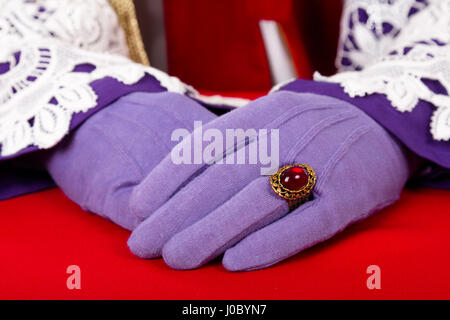 close up of hands of Sinterklaas with purple gloves and ring Stock ...