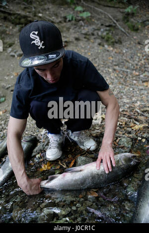 Clayton Tuttle of the Karuk Indian Tribe prepares to fish for king ...