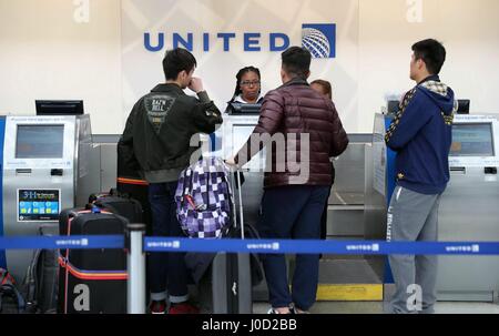 United Airlines Check-in, Chicago O'Hare International Airport, IL ...
