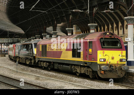 EWS class 67 loco 67023 at York station, UK with Virgin East Coast ...