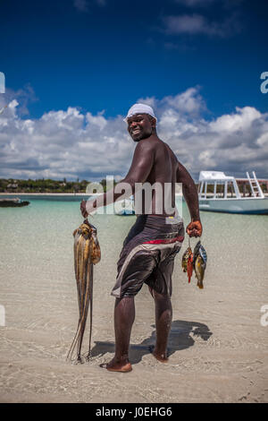Fisherman At Robinson Island Off Diani Beach Kenya Stock Photo Alamy