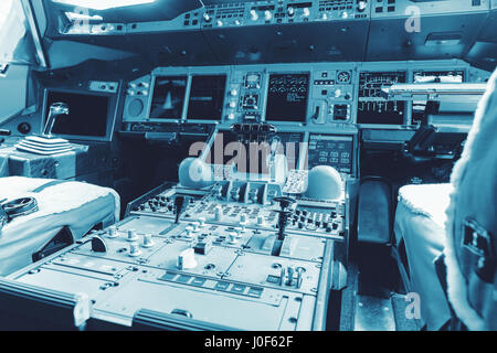 Instruments, Cockpit, Airbus, A380-800, Lufthansa Stock Photo - Alamy