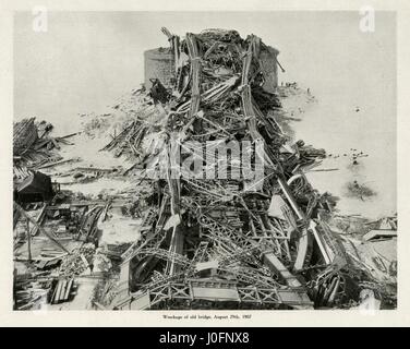 The Quebec Bridge: wreckage of the old bridge, 29 August 1907 Stock ...