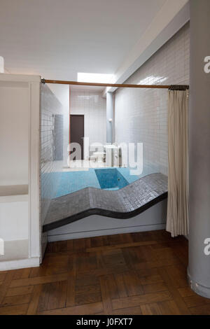 VILLA SAVOYE BATHROOM Stock Photo - Alamy