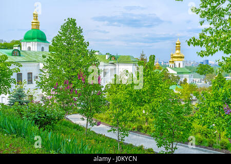 The spring is the best season to visit Kyiv Botanical Garden and enjoy ...