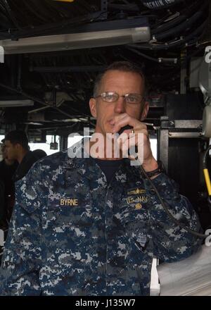 USS Dewey (DDG 105) receives fuel from USS Wasp. (39621103260 Stock ...