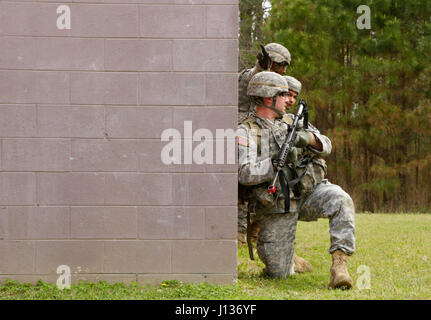 U.S. Army Soldiers from 612 Movement Control team (MCT), 53rd ...