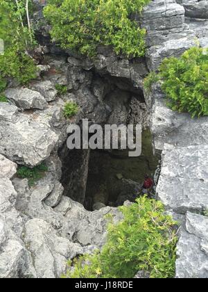 The grotto cave in tobermory ontario where people swim Stock Photo - Alamy