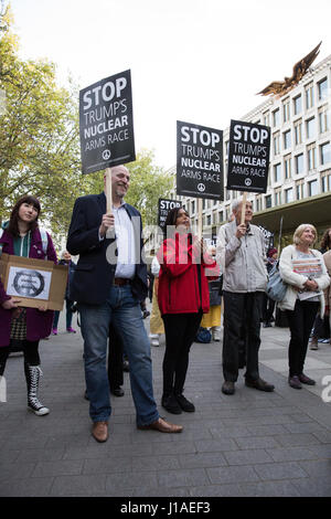 CND-Campaign for Nuclear Disarmament Protest March through central ...