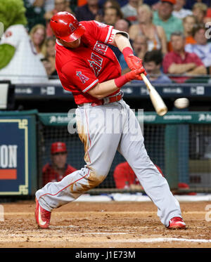 Los Angeles Angels first baseman Mark Trumbo (44) can't get to a hit by ...