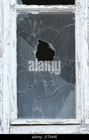 Abandoned building - broken tenement apartment house in daylight Stock Photo - Alamy