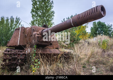 Abandoned ISU-152 Soviet self-propelled gun near Chernobyl Nuclear ...
