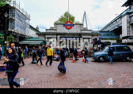 Embankment Underground Tube Station Northern Line Platform, London ...