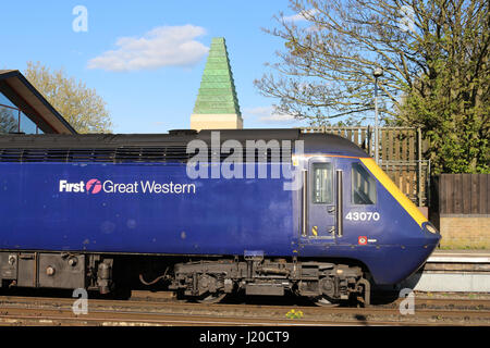 Power car 43070 at front of InterCity 125 diesel train in First Great ...