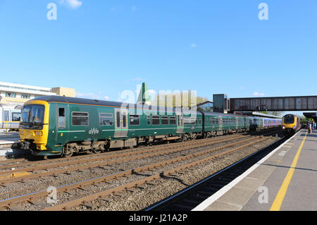 Class 165 turbo diesel multiple unit train in Great Western Railway ...