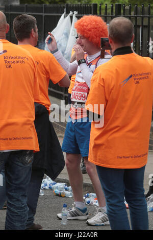 London Marathon Runner has a cigarette break. runner smoking Stock ...