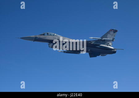 A 138th Fighter Wing F-16 Falcon lines up for touchdown Feb. 20, 2019 ...