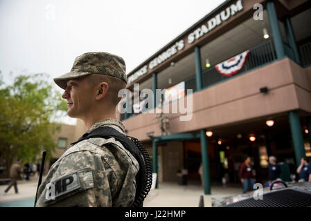 U.S. Army Reserve military police assigned to the the 302nd MP Company ...