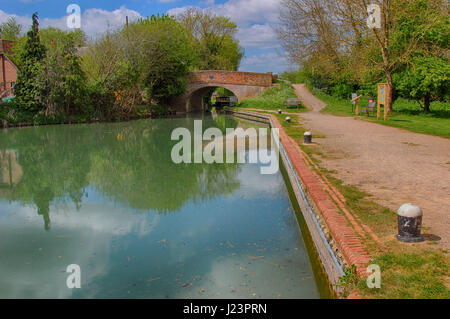 Colt Hill Bridge, built c1792, Basingstoke Canal, Odiham, Hampshire UK ...