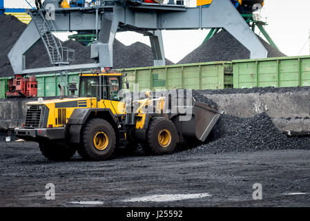 Work in port coal transshipment terminal Stock Photo - Alamy