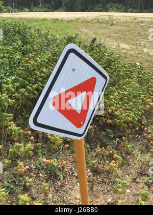 Pedestrian Yield Sign on a Hiking Trail Stock Photo - Alamy