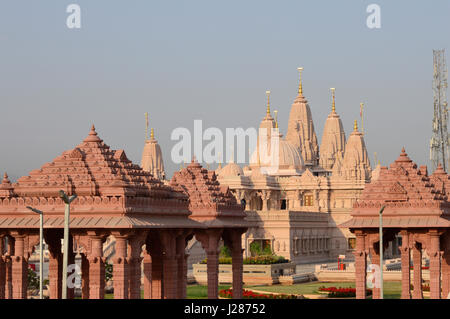 BAPS Shri Swaminarayan Mandir Pune Maharashtra Stock Photo - Alamy