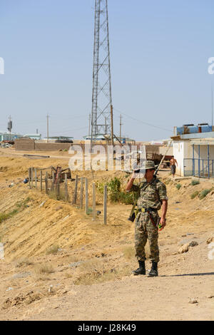 Turkmenistan, Lebap, The river Amudarya forms over long stretches the ...
