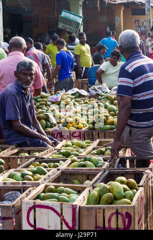 Customers and vendors on Manning market, Pettah District, Colombo, Sri ...