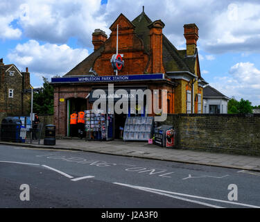 London Underground Tube Station: Wimbledon Park Stock Photo - Alamy