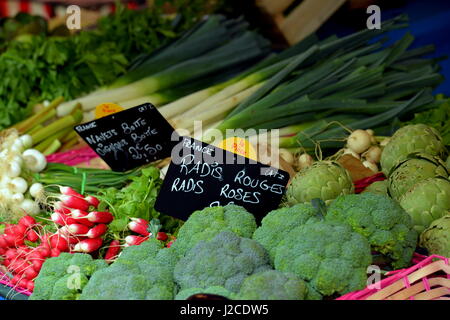 Fruit and vegetables on Paris market Stock Photo - Alamy