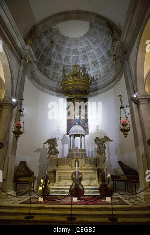 Music instruments on display, Interpreti Veneziani Music Museum, Venice ...