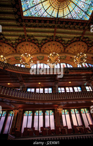 The stunning interior of the Liceu Opera House in Barcelona, Spain ...