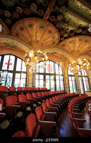 The stunning interior of the Liceu Opera House in Barcelona, Spain ...