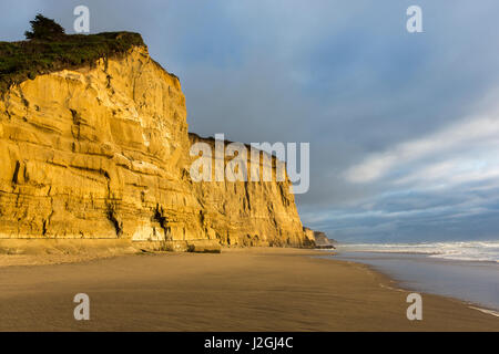Late light on cliffs at Pomponio State Beach near Half Moon Bay ...