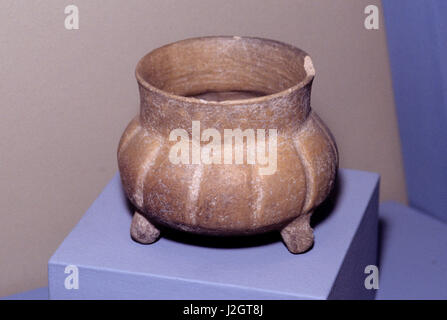 Ancient Aztec Pottery jar container and tripod bowl, both with painted ...