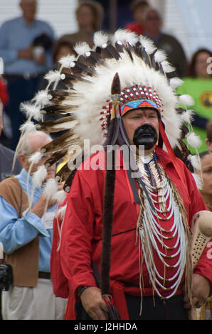 Dressed in traditional dress of the Mandan Indians and Sacajawea ...