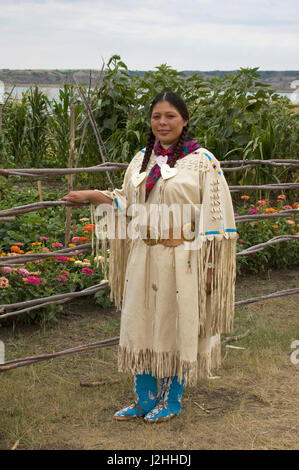 Mandan, Arikara and Hidatsa women tended to the crops in gardens and ...