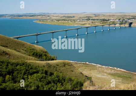 Spectacular Four Bears Bridge stretches across the Missouri River man ...