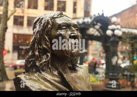 Chief Seattle statue, Pioneer square Stock Photo - Alamy