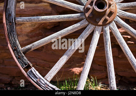 Rusty Spoke Wheel and Rim Stock Photo - Alamy