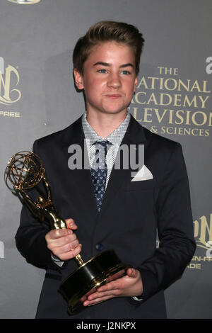 LOS ANGELES - APR 29: Isaac Kragten at the 2017 Creative Daytime Emmy ...