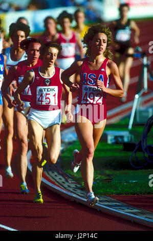 Mary Decker competing in the 3000m at the 1983 World Track and Field ...