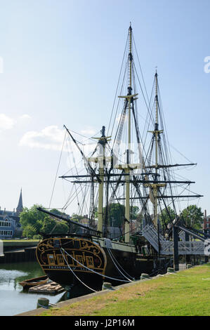 Friendship of Salem Tall Ship in Salem harbour Stock Photo - Alamy