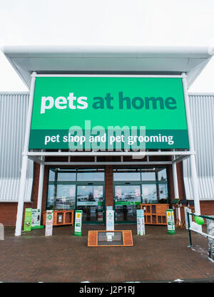 Pets at Home shop front and sign, England, uk Stock Photo - Alamy