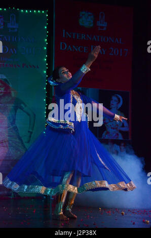 Lahore, Pakistan. 30th Apr, 2017. Pakistani dancers performing on stage ...