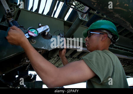 U.S. Marines assigned to the AN/TPS-59(v)3 Radar Repair Course, Marine ...