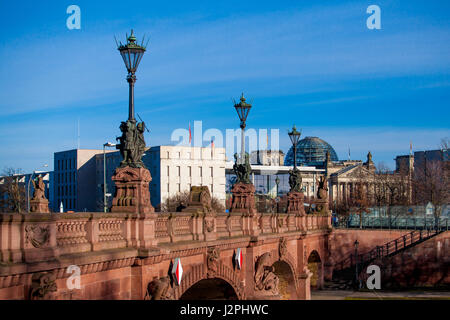 Moltke Bridge, River Spree, Reichstag, Berlin Stock Photo - Alamy