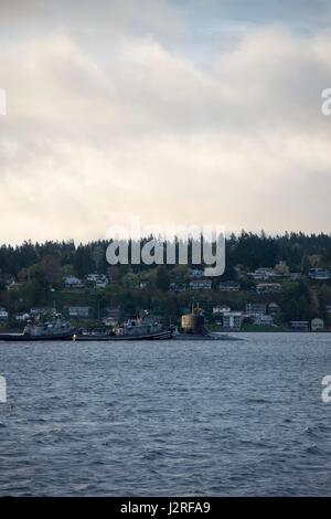Sailors aboard the Seawolf-class USS Connecticut return to Naval Base ...